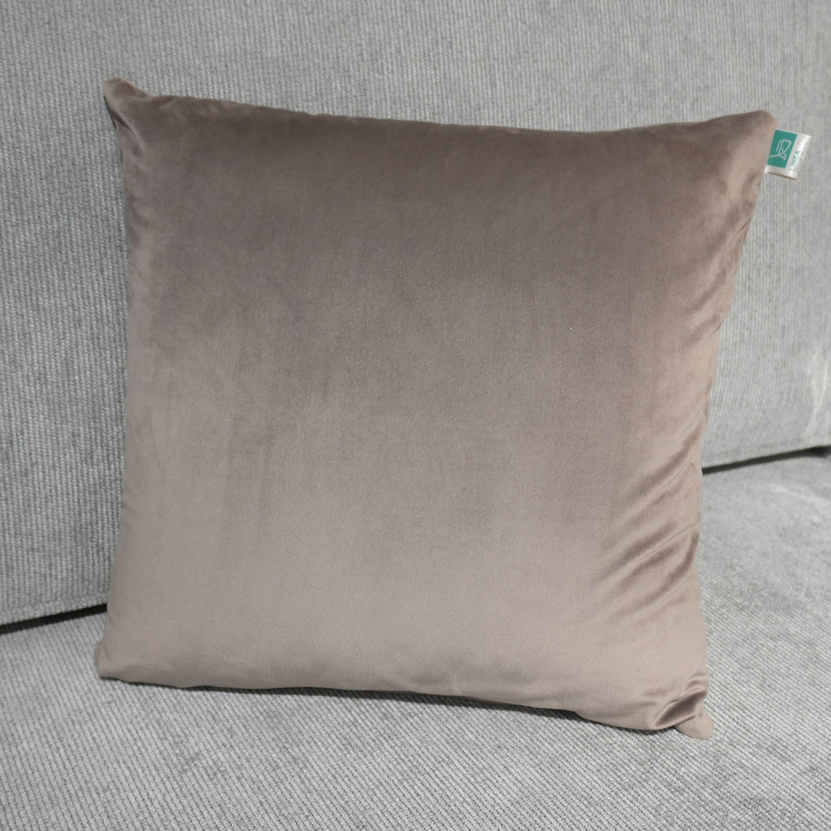 Cojín Topo Oscuro – Línea Decor Mueble
